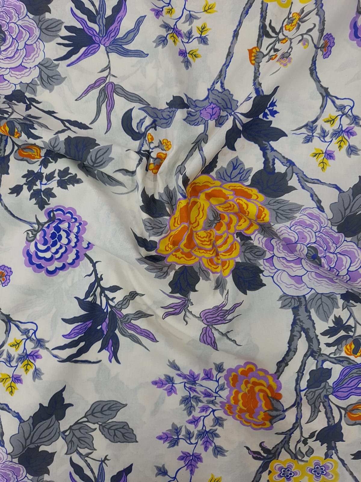 Percal Estampado Bella Rosas Roxas e Amarelas - 150 Fios - LUCIENE TECIDOS