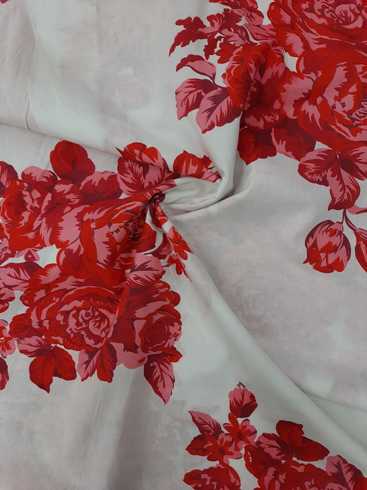 Percal Estampado Bella Rosas vermelhas - 150 Fios - LUCIENE TECIDOS