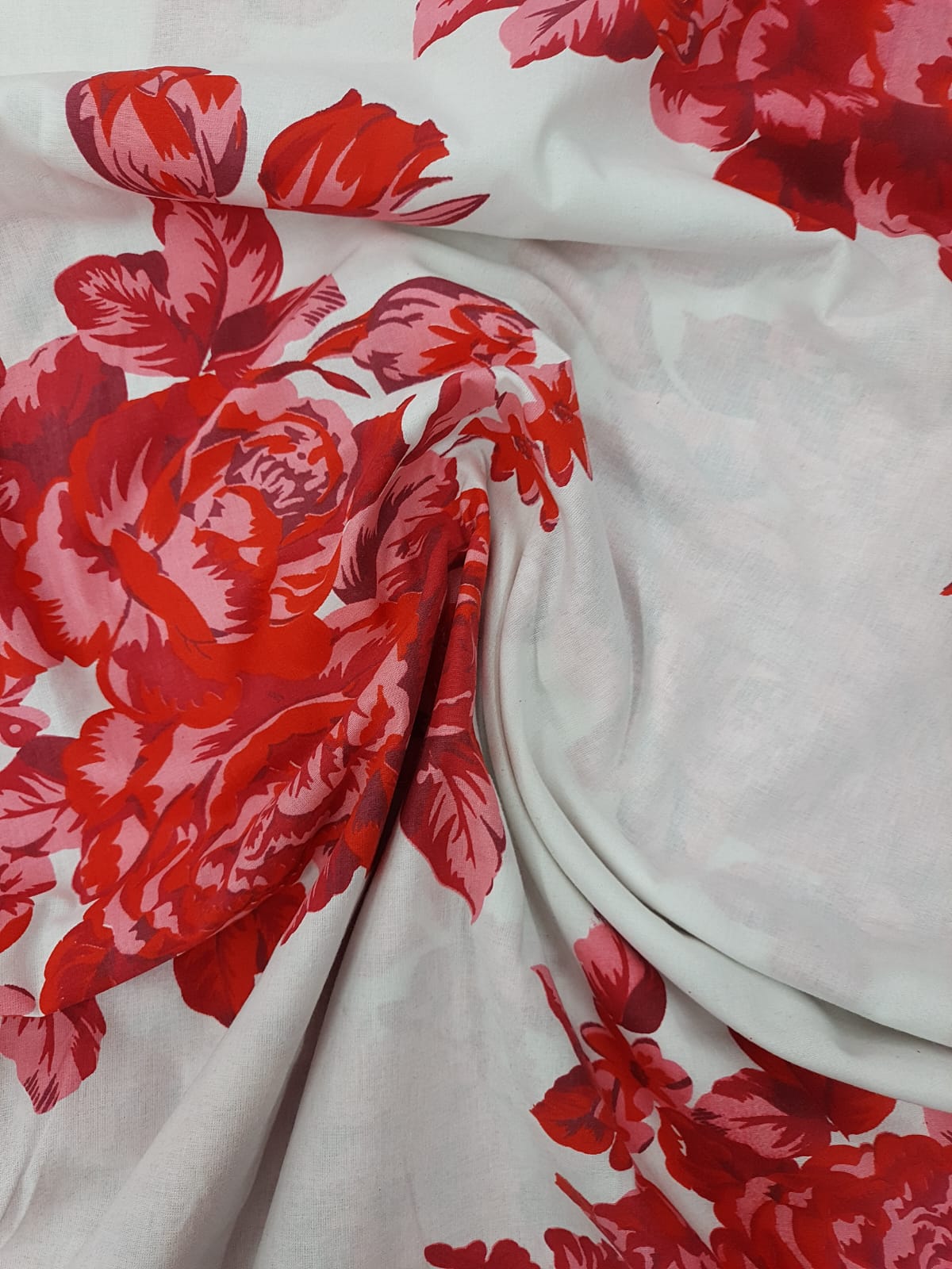 Percal Estampado Bella Rosas vermelhas - 150 Fios - LUCIENE TECIDOS